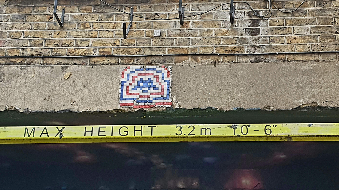 Space Invaders – Street Mosaics - Street Art & Graffiti - Dror Hadadi